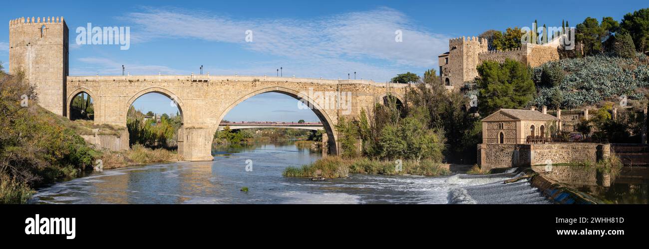14th century pedestrian bridge hi-res stock photography and images - Alamy