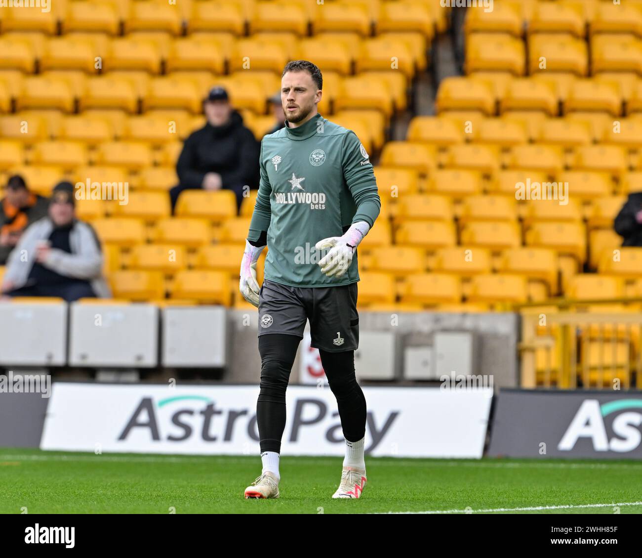 Mark Flekken of Brentford warms up ahead of the match, during the ...