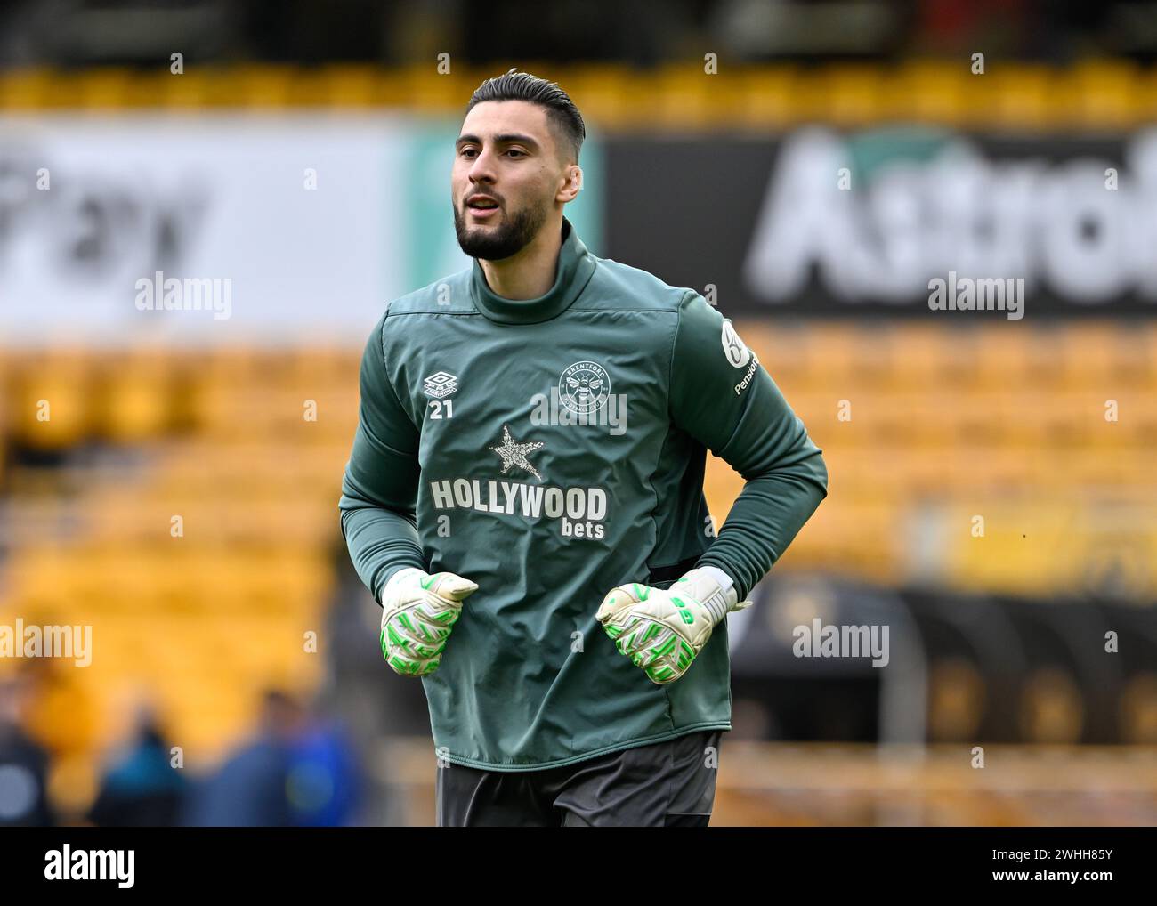 Thomas Strakosha of Brentford warms up ahead of the match, during the ...