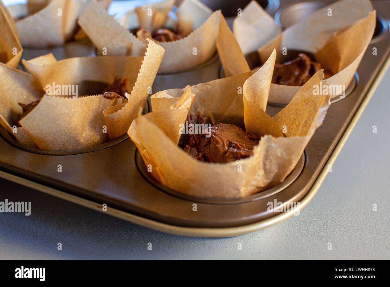 Cake batter in the pan hi-res stock photography and images - Alamy