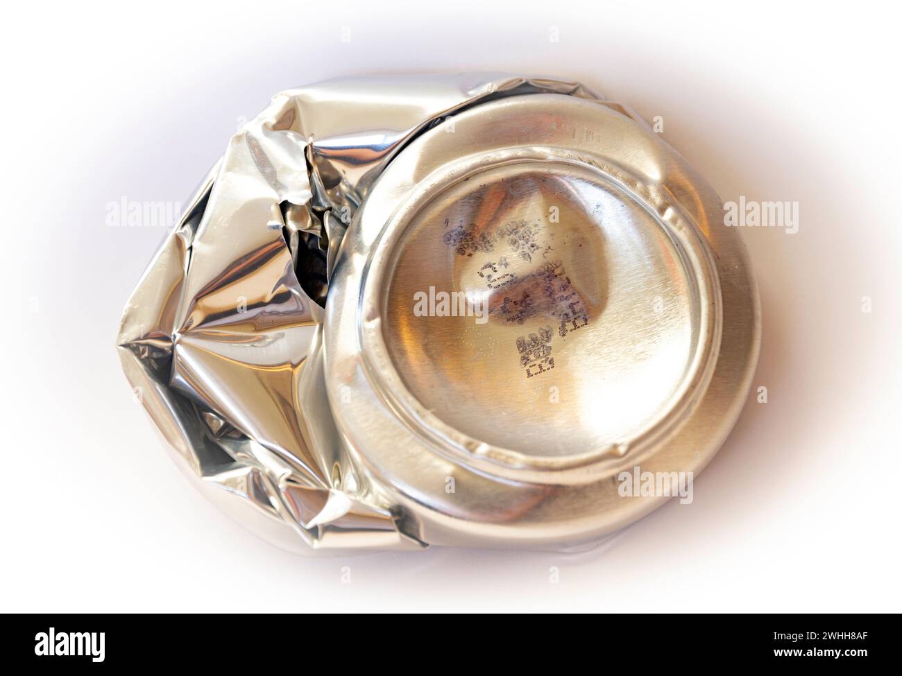 crushed aluminium can Stock Photo - Alamy
