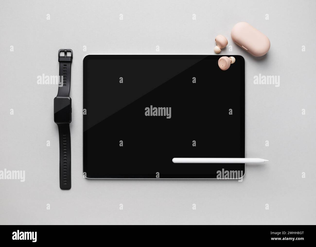 Tablet, stylus, smartwatch, headphones Stock Photo - Alamy
