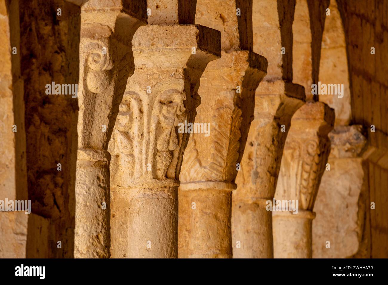 Capitel romanico en la galerÃ­a porticada Stock Photo - Alamy