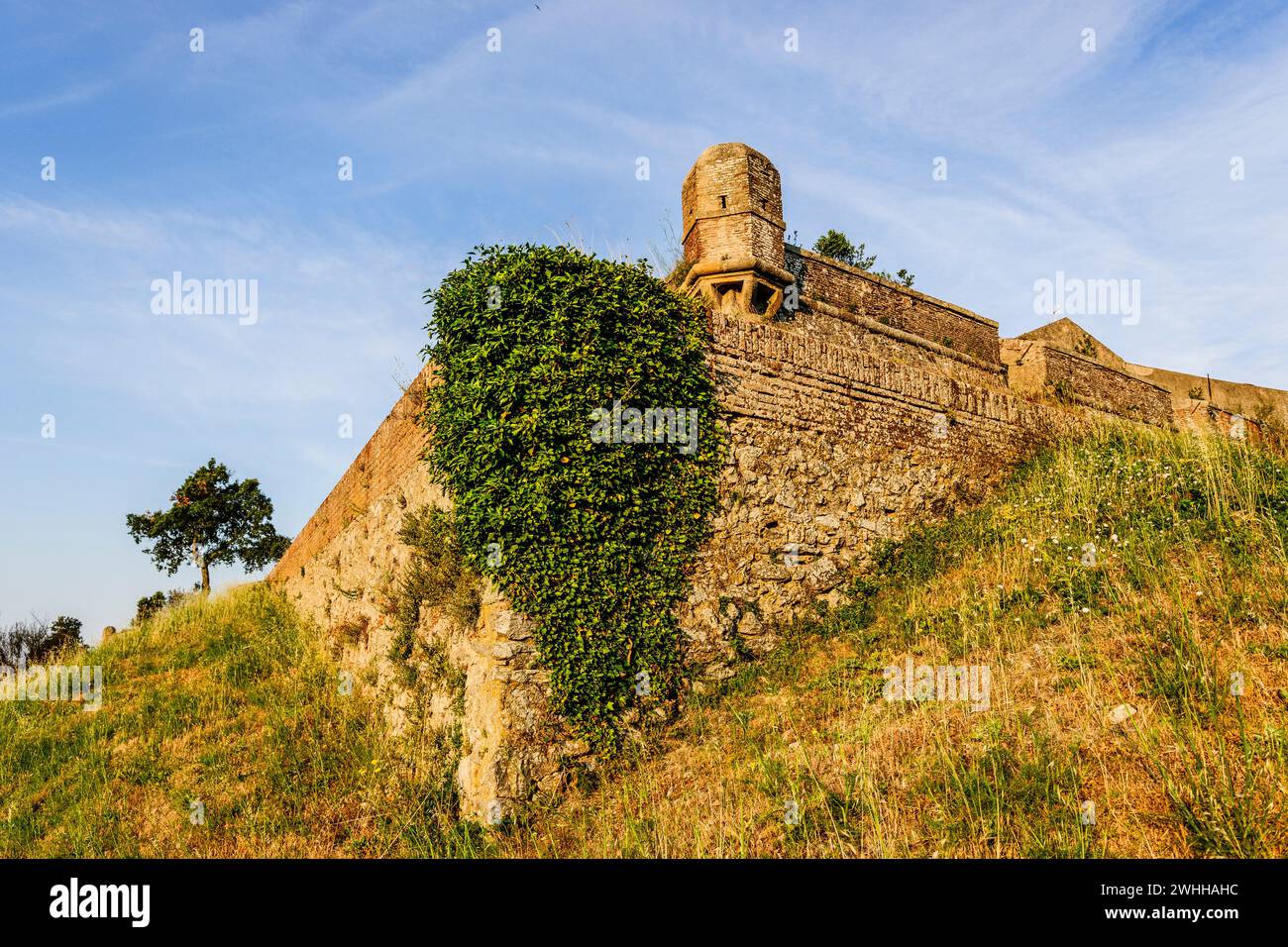 Fortificacion medieval hi-res stock photography and images - Alamy