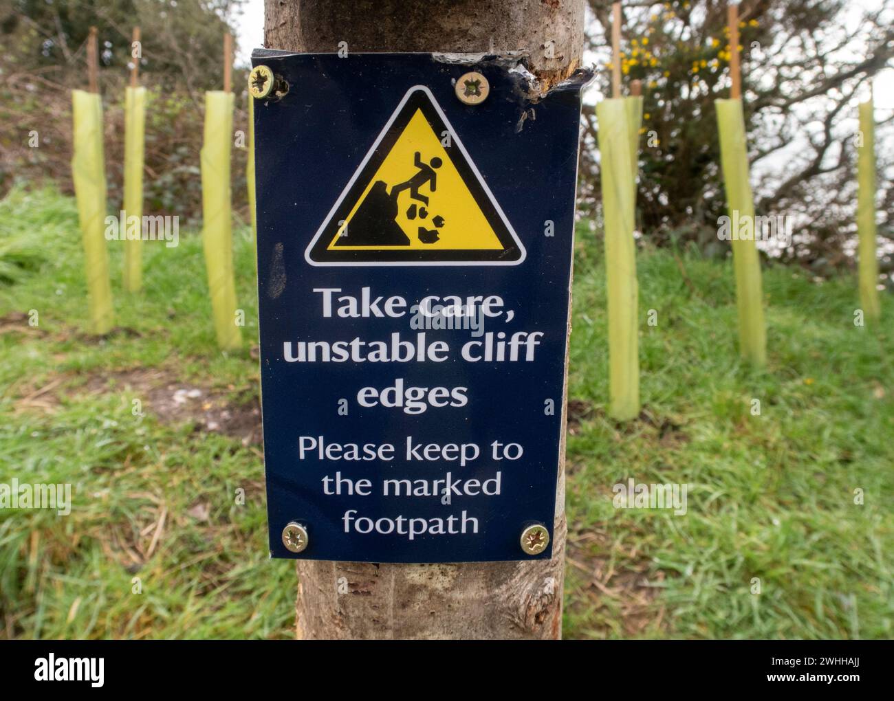 Unstable cliff edges hi-res stock photography and images - Alamy