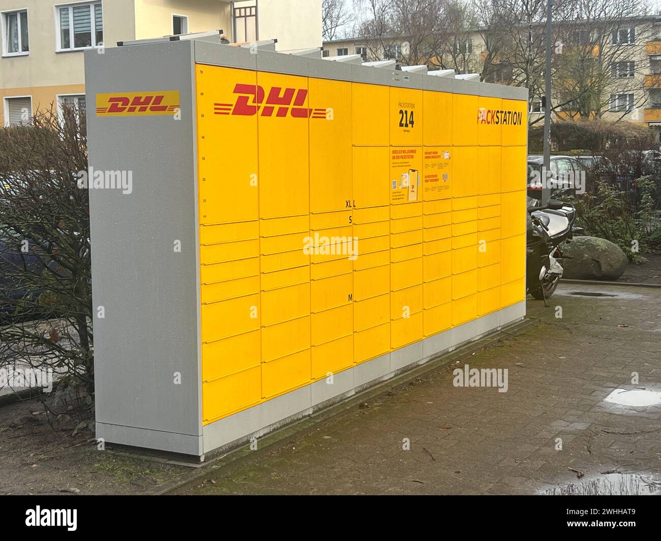 DHL Packstation Paketstation *** DHL Packstation parcel station ...