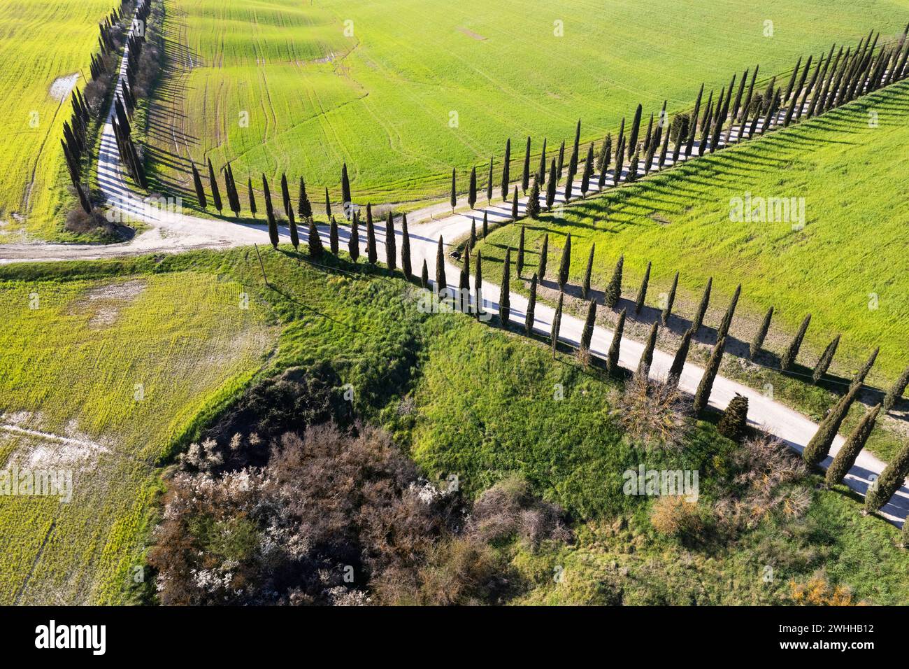 A white road hi-res stock photography and images - Alamy