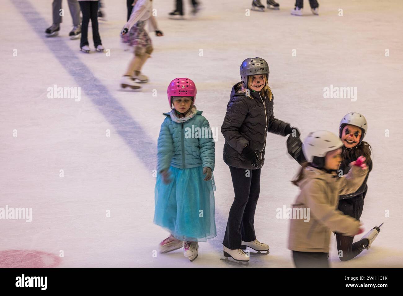 Children skate on ice arena hi-res stock photography and images - Alamy