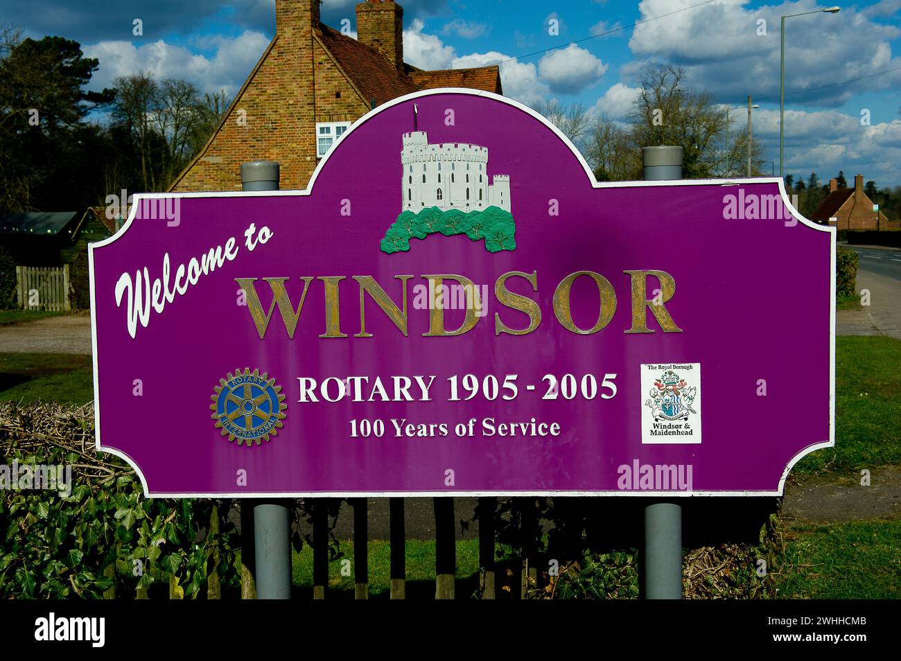 Windsor, Berkshire, UK. 14th March, 2013. A Welcome to Windsor sign in ...