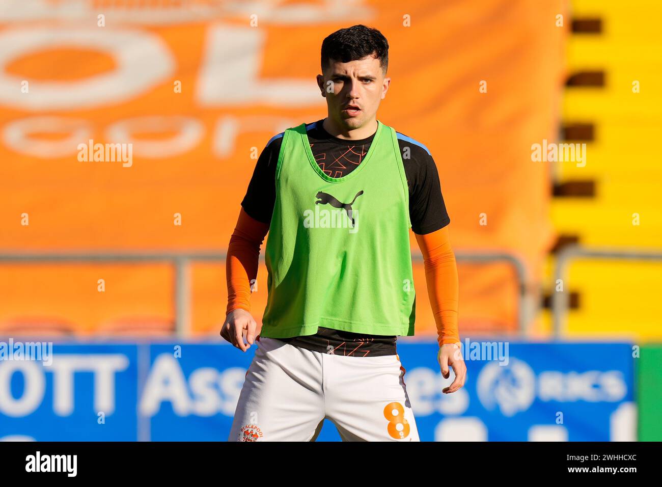 Blackpool, UK. 31st Aug, 2023. Albie Morgan of Blackpool warms up ...