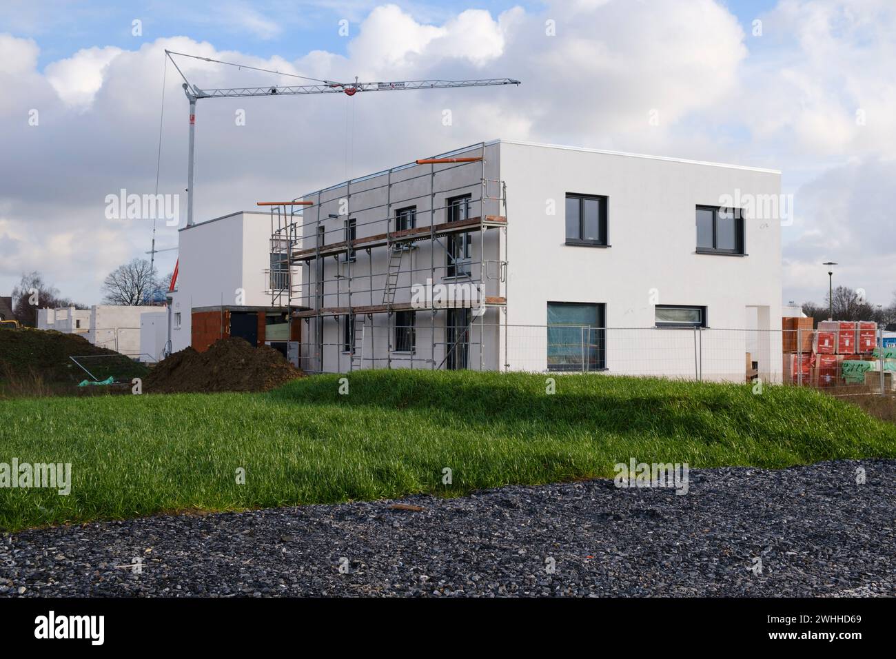 New building with platform roof Stock Photo - Alamy