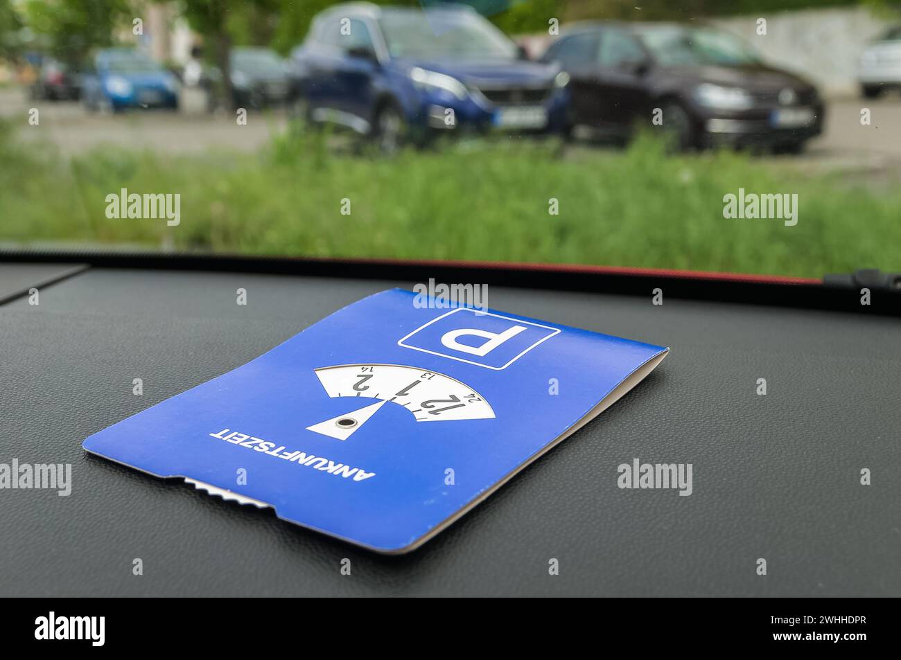 Parking disk in the car Stock Photo - Alamy