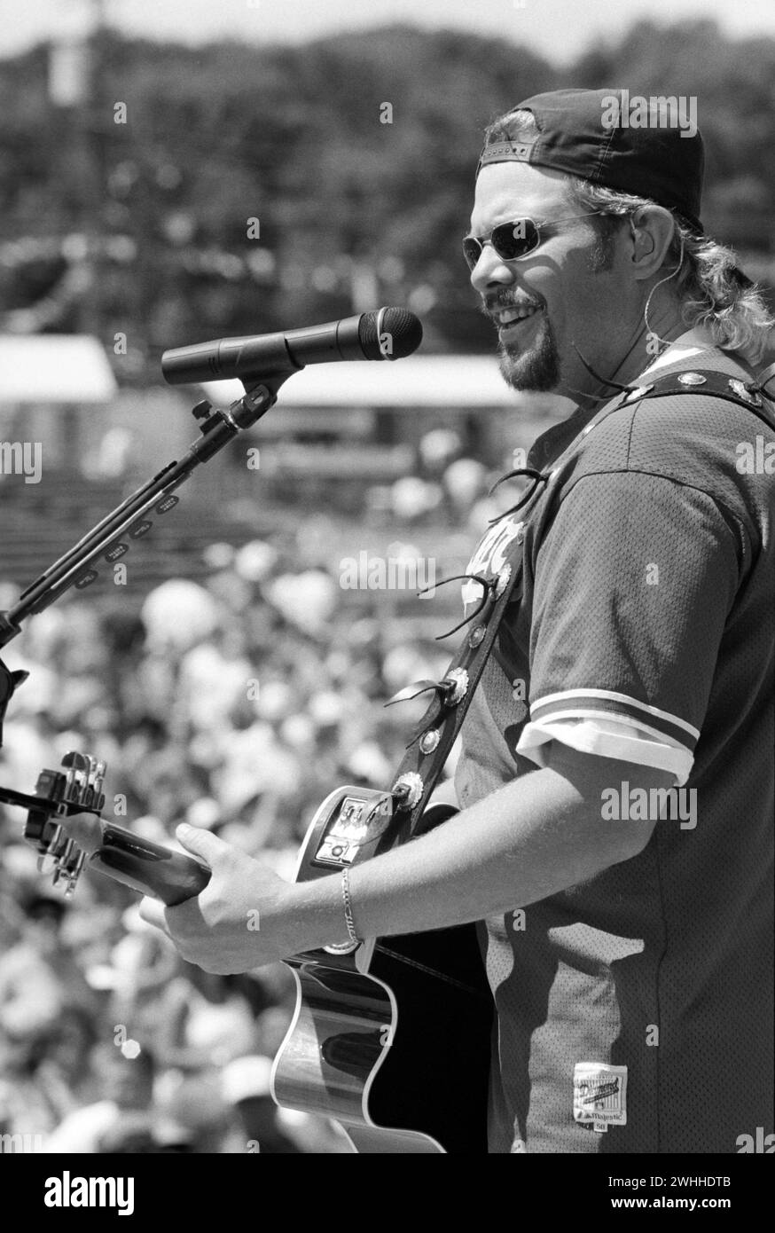 Toby keith performs hi-res stock photography and images - Alamy