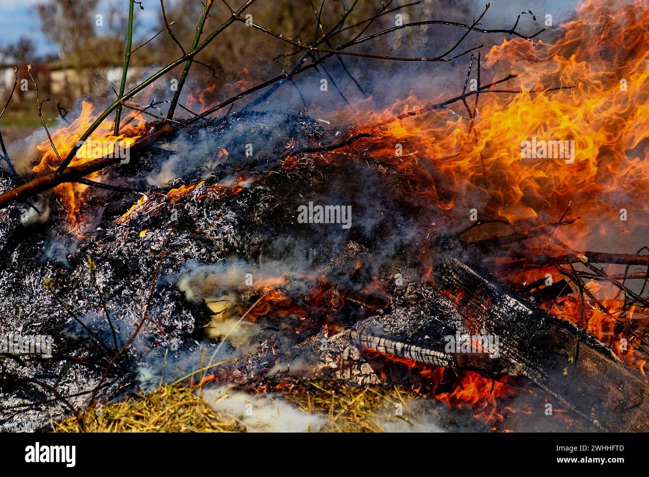 Fire flames smoke hi-res stock photography and images - Alamy