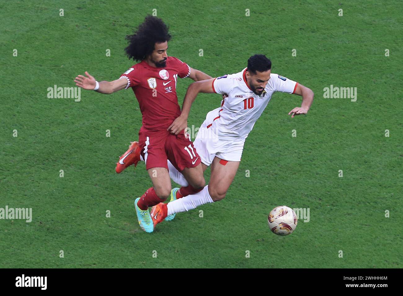 Qatar's Akram Afif, left, and Jordan's Mousa Altamari fights for the ...