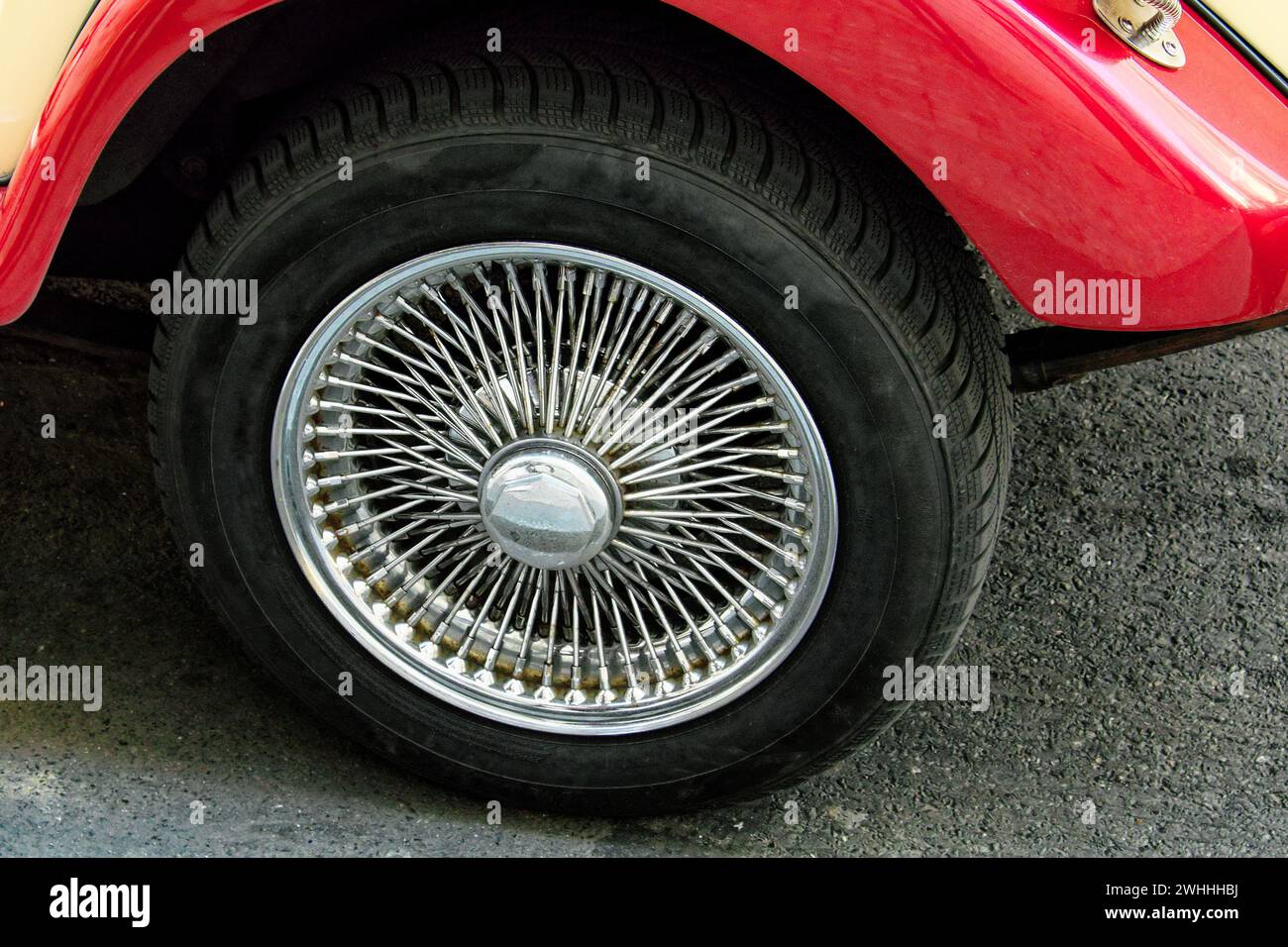 Hubcap hi-res stock photography and images - Alamy
