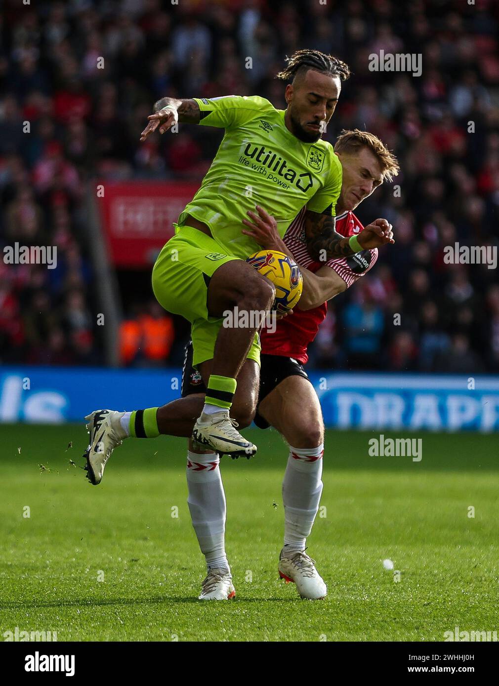 Huddersfield Town's Sorba Thomas and Southampton's Flynn Downes in ...
