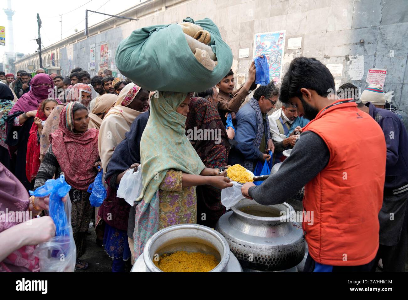 Pakistani people receive free food outside of Data Darbar shrine in ...