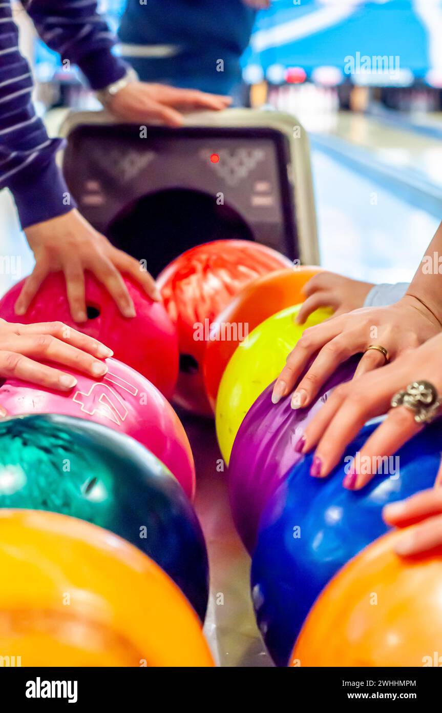 Bowling with friends hi-res stock photography and images - Alamy
