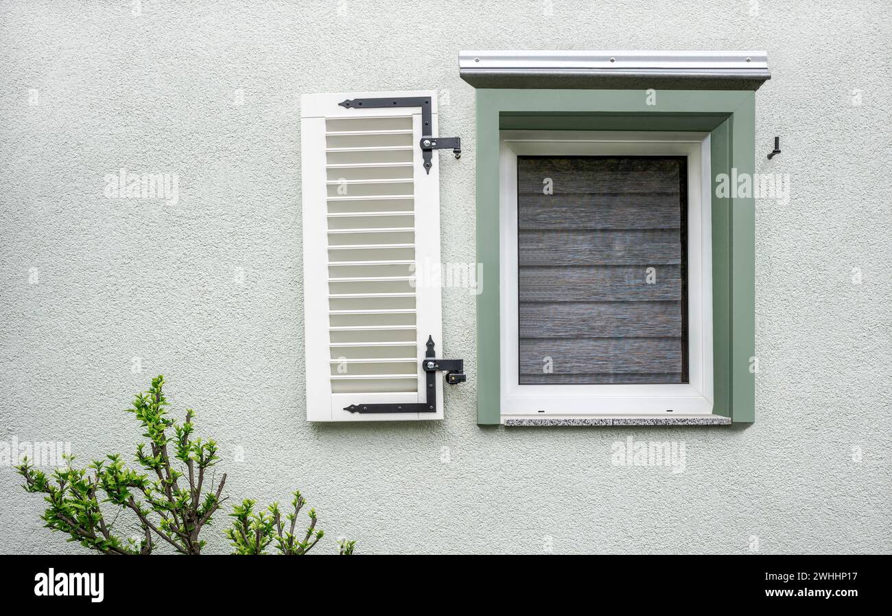 One-sided window shutter Stock Photo - Alamy