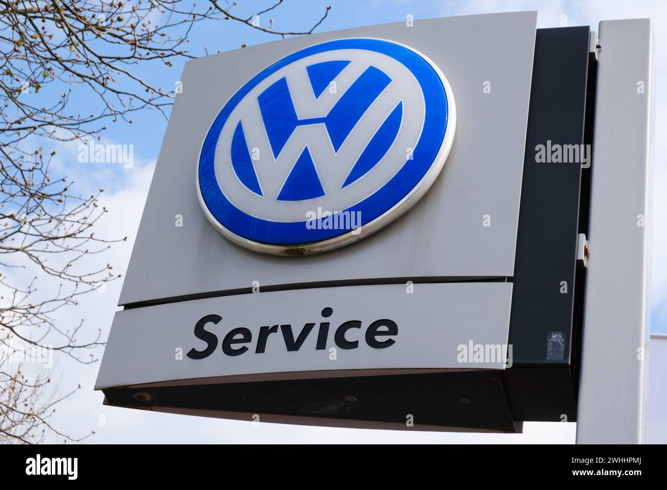Vw dealership sign hi-res stock photography and images - Alamy