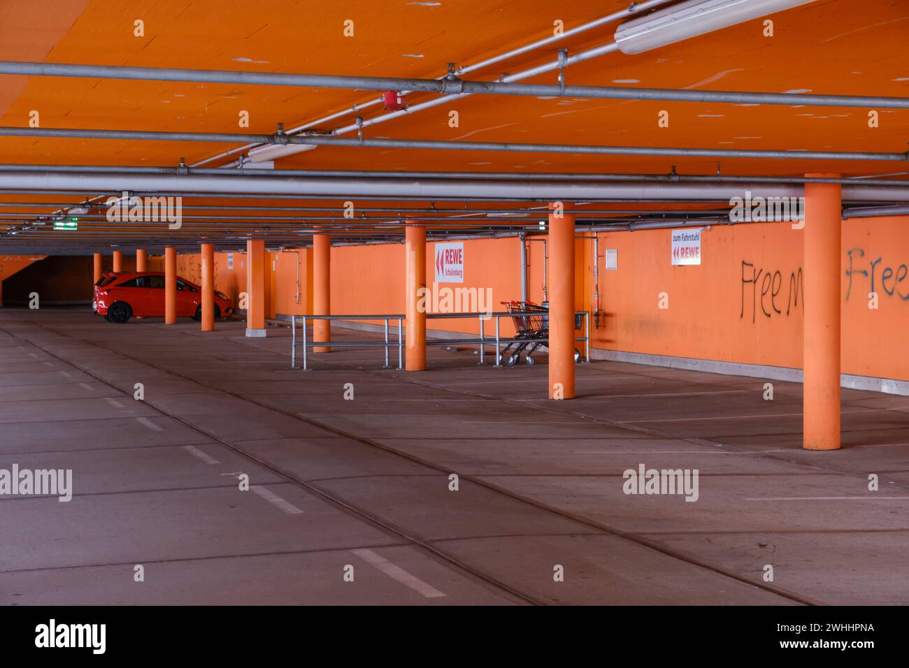 Car parking deck hi-res stock photography and images - Alamy