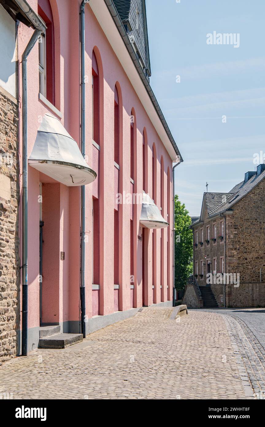 Lanes and alleys hi-res stock photography and images - Alamy