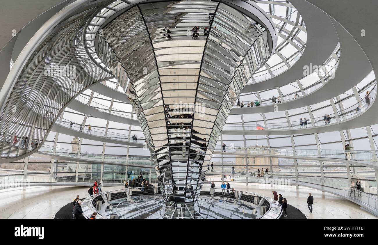 Interior glass dome reichstag hi-res stock photography and images - Alamy