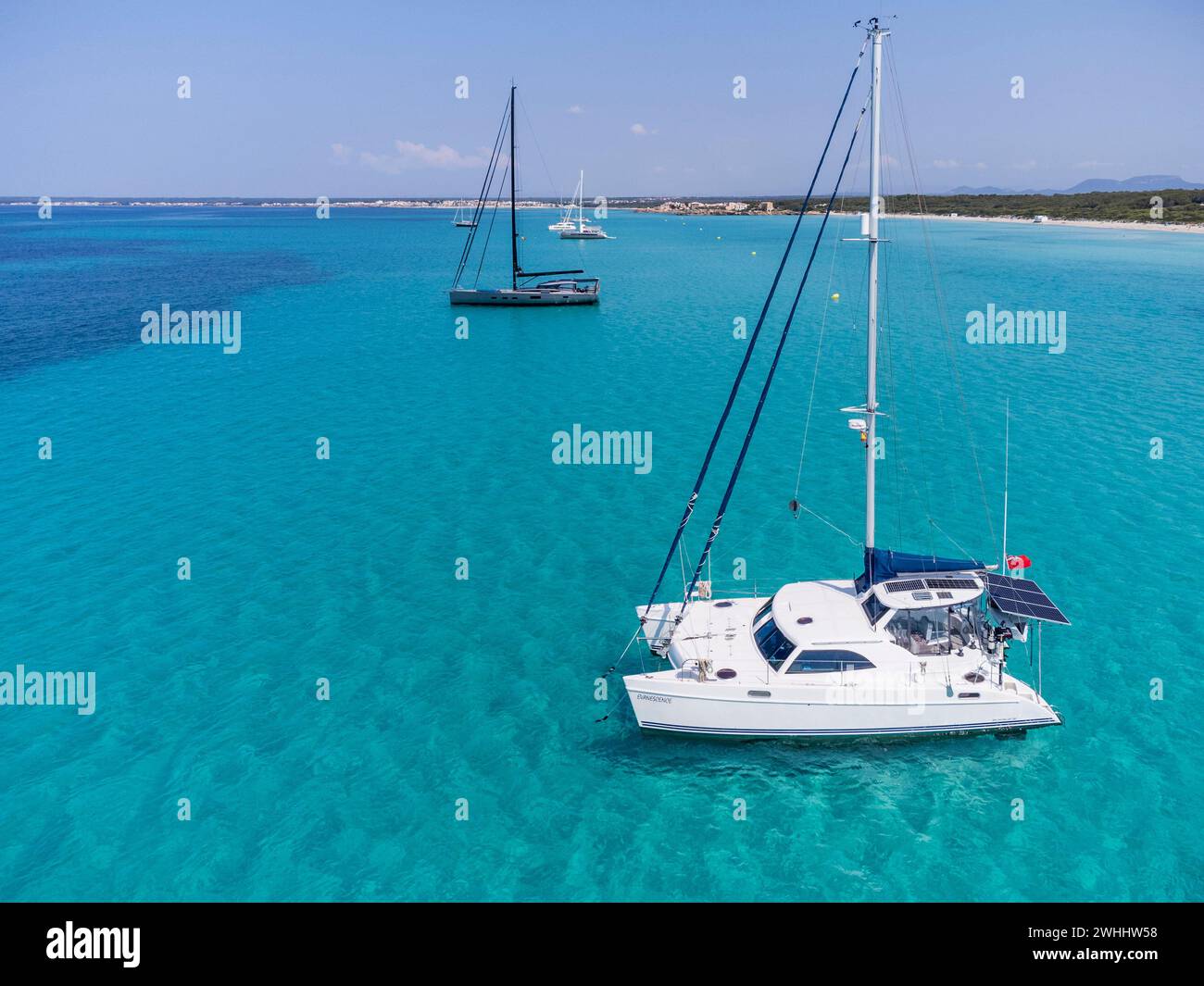 Tourist stranded hi-res stock photography and images - Alamy