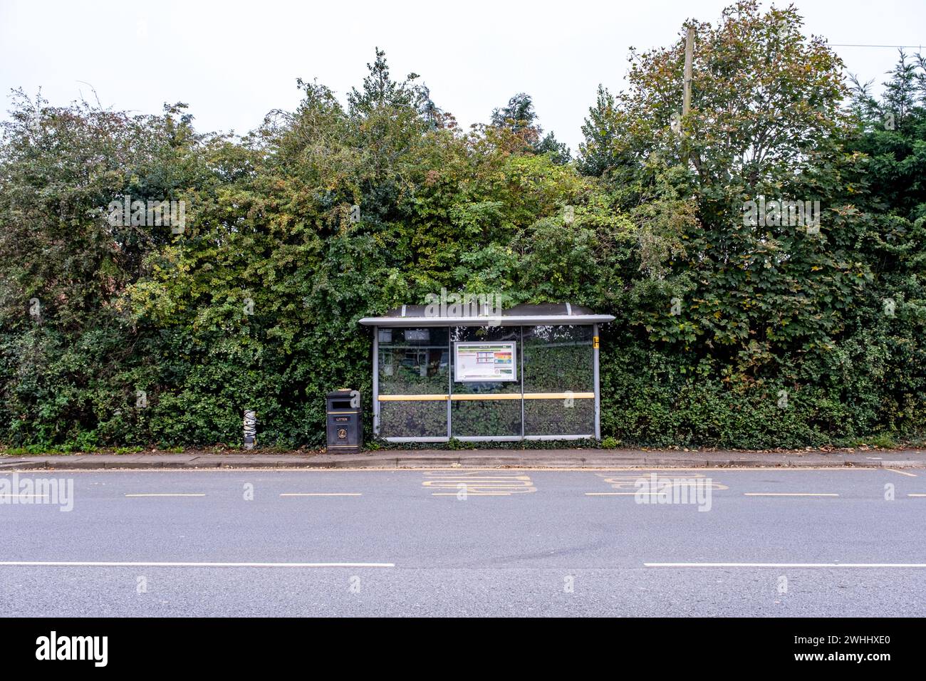 Modern bus shelter hi-res stock photography and images - Alamy