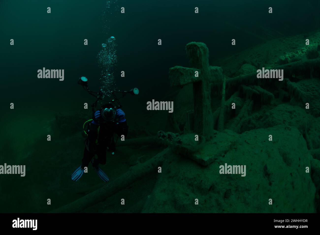 Mountain Lake - underwater Stock Photo - Alamy