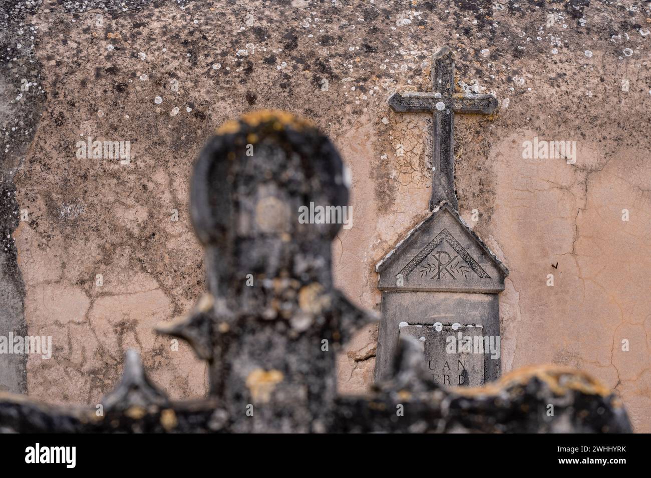 Gravestone wall hi-res stock photography and images - Alamy