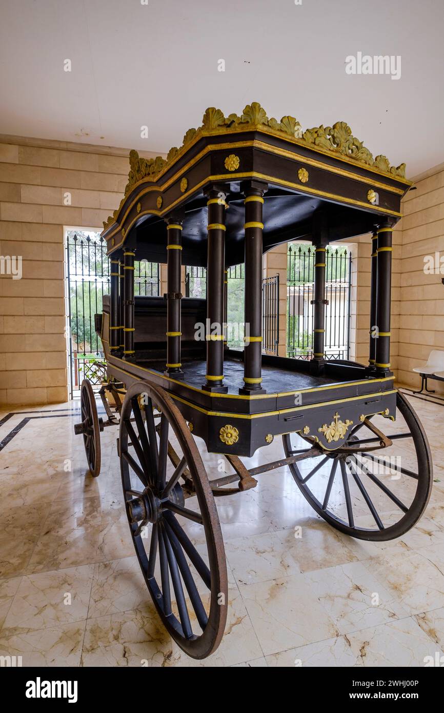 Funeral horse carriage Stock Photo - Alamy
