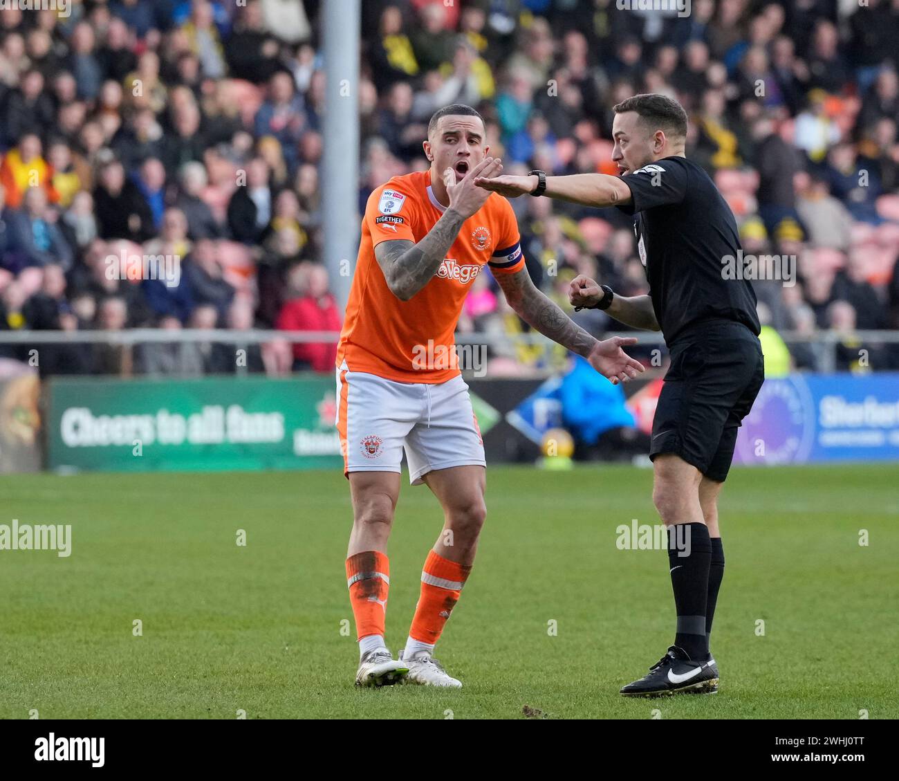 Paul howard referee hi-res stock photography and images - Alamy