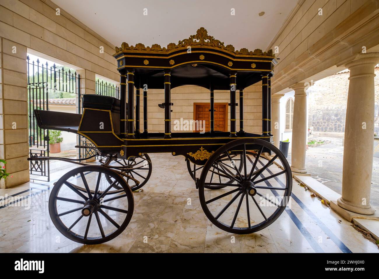 Funeral horse carriage Stock Photo - Alamy