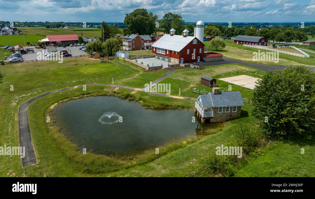 Large modern barn barns hi-res stock photography and images - Alamy