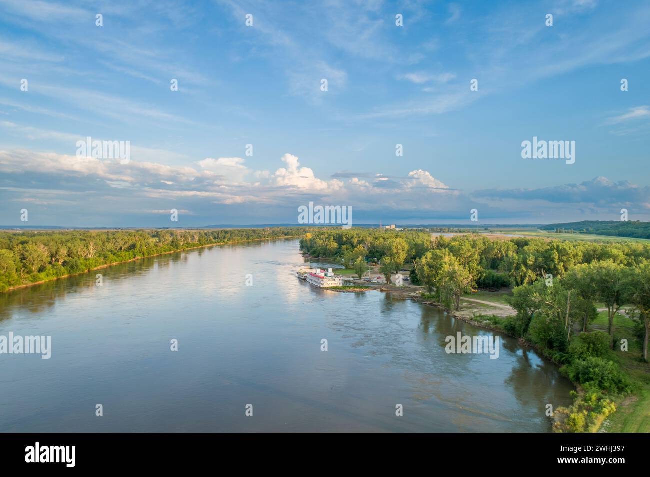 Missouri river barge hi-res stock photography and images - Alamy