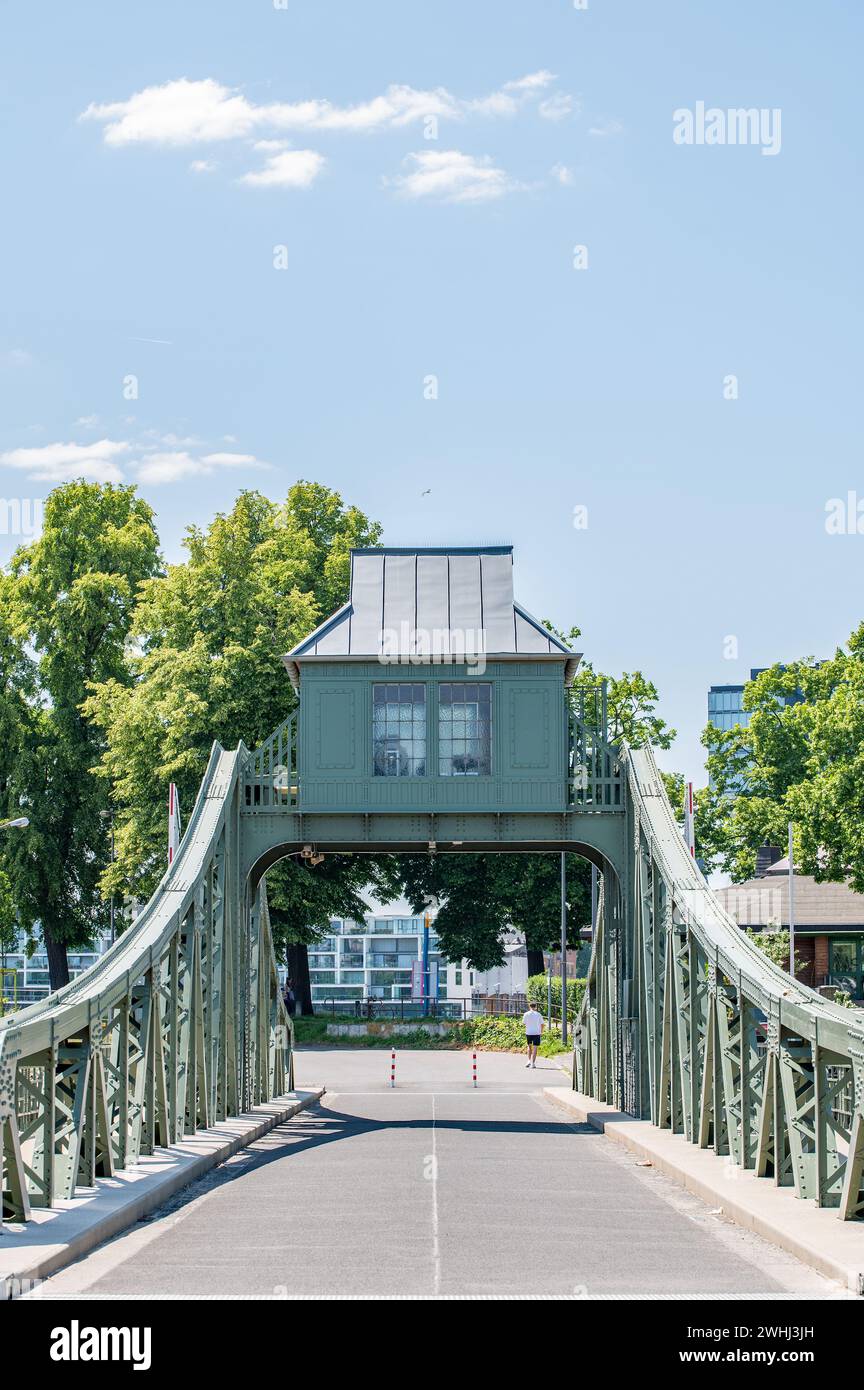 Bridge keepers hi-res stock photography and images - Alamy