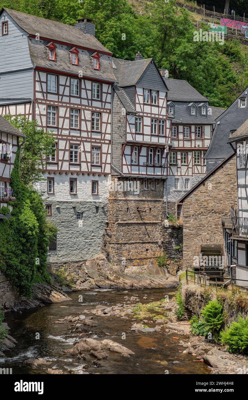 Idyll houses hi-res stock photography and images - Alamy