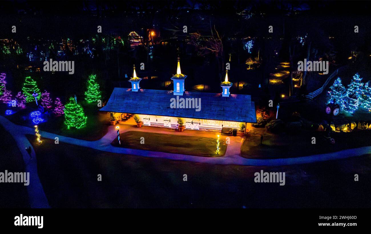 Castle surrounded by dark water hi-res stock photography and images - Alamy