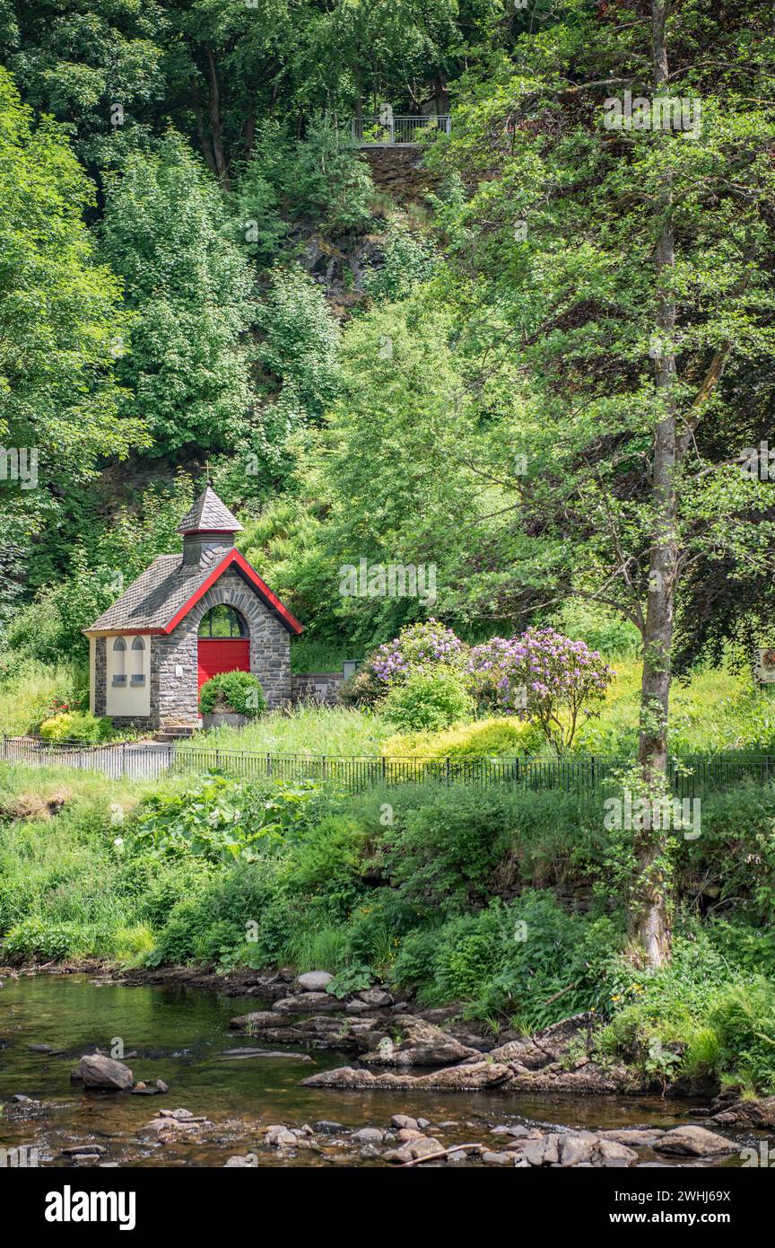 Small jewel hi-res stock photography and images - Alamy