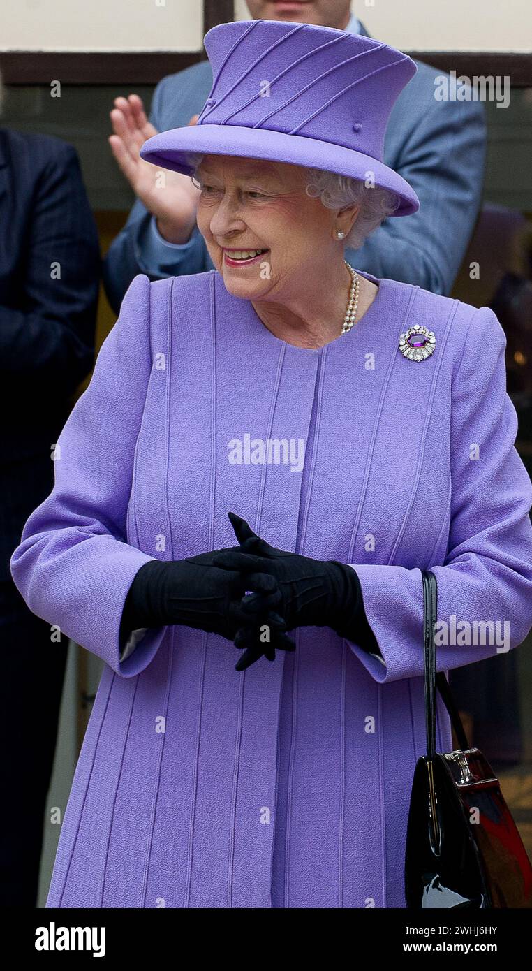 Windsor, Berkshire, UK. 9th October, 2012. Her Majesty Queen Elizabeth ...