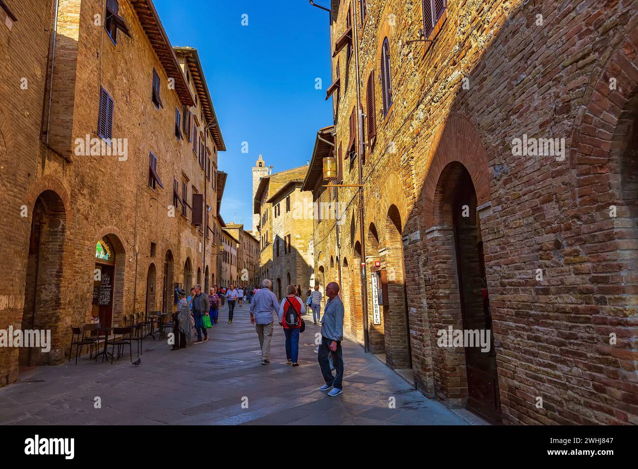 Narrow street in san hi-res stock photography and images - Alamy