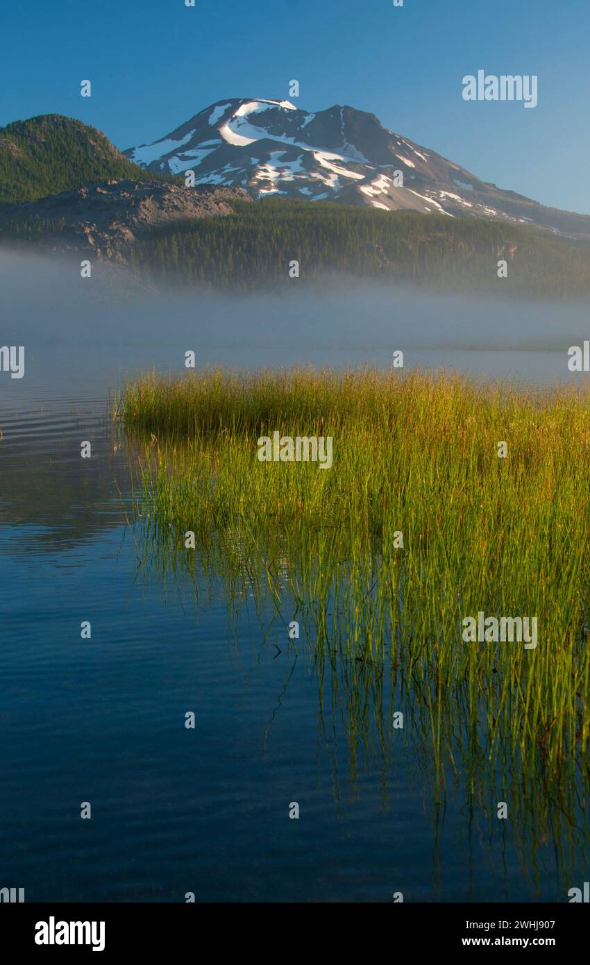 Sparks Lake with fog to South Sister, Cascade Lakes National Scenic ...