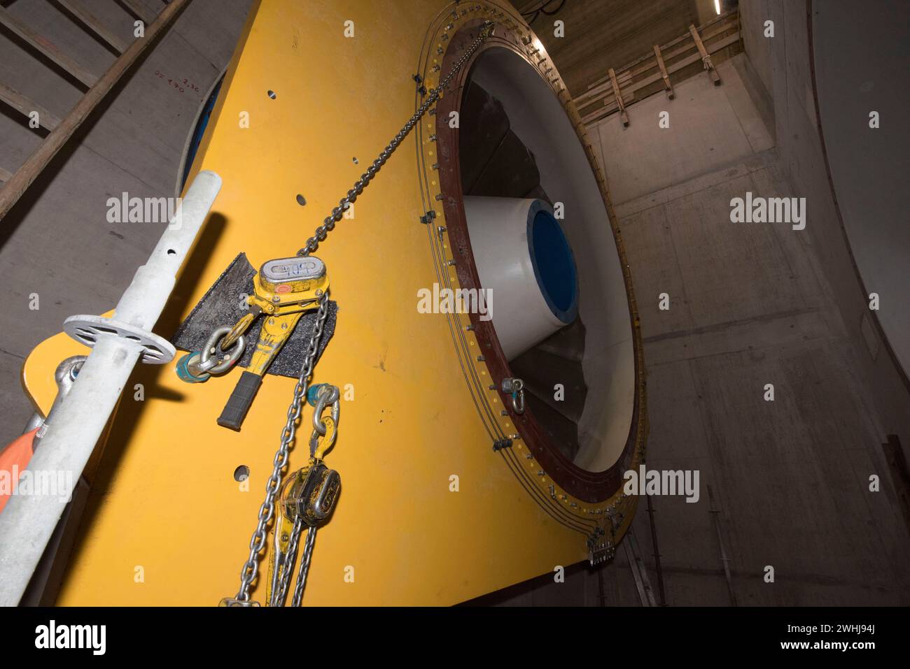 Turbine a rotary mechanical device Stock Photo - Alamy