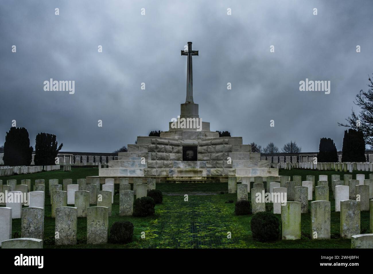 Cross of Sacrifice, Tyne Cot Commonwealth War Graves Cemetery and ...