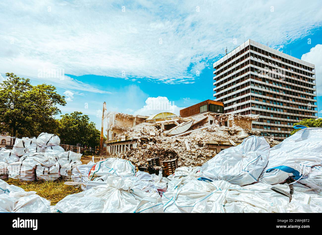 Crane dismantling process hi-res stock photography and images - Alamy