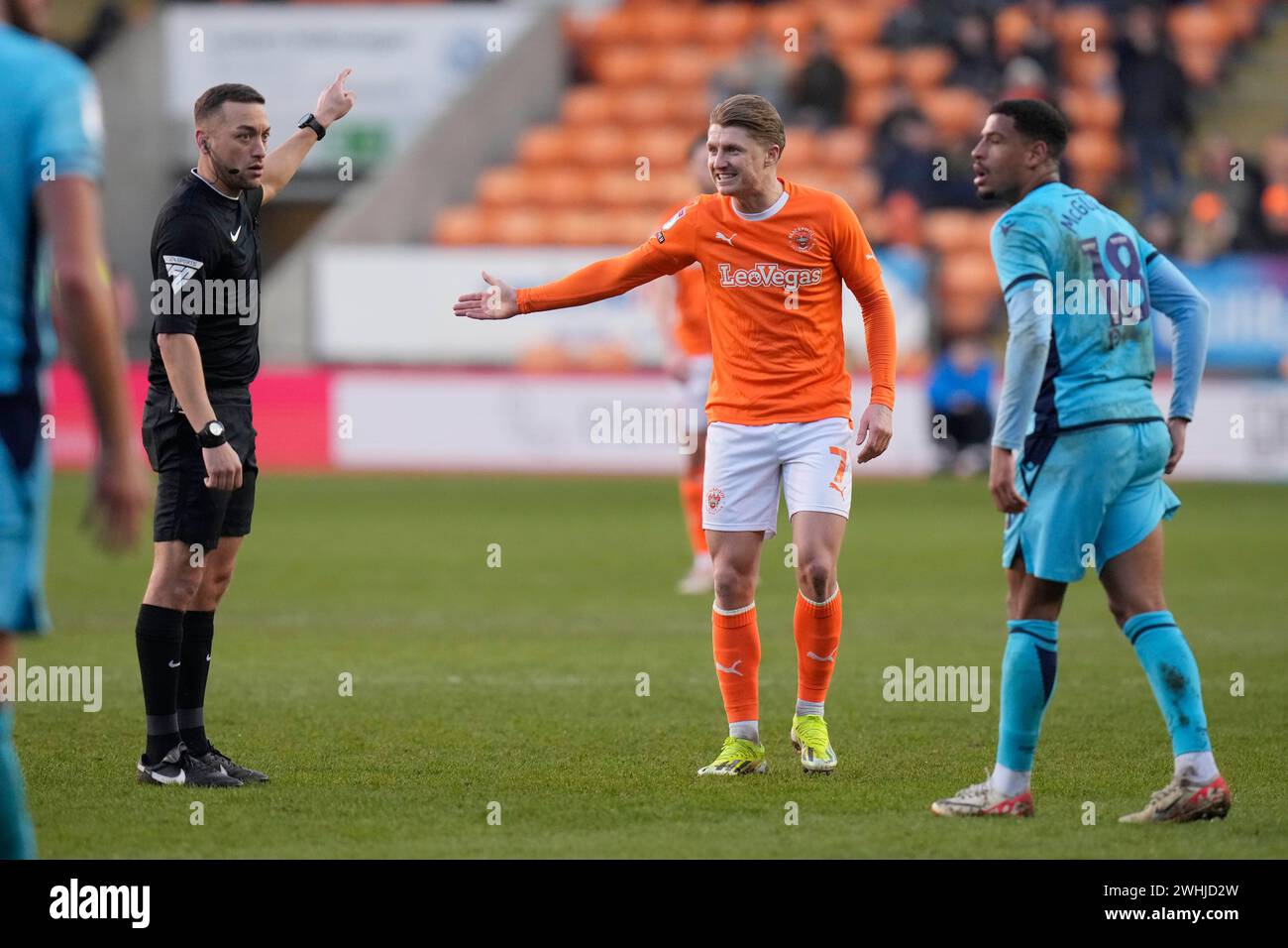 Paul howard referee hi-res stock photography and images - Alamy