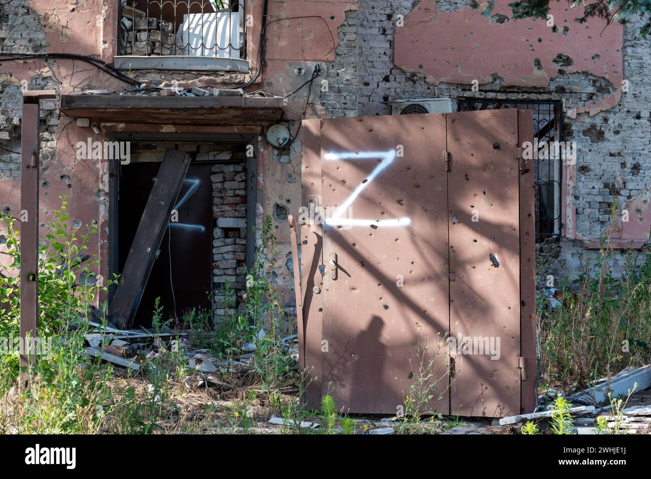 Symbol of the Russian army letter Z on the door of a destroyed house in ...