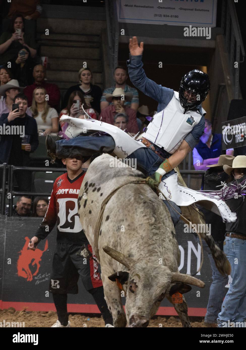 Cedar Park, Usa . 09th Feb, 2024. Thiago Salgado rides the bull named ...